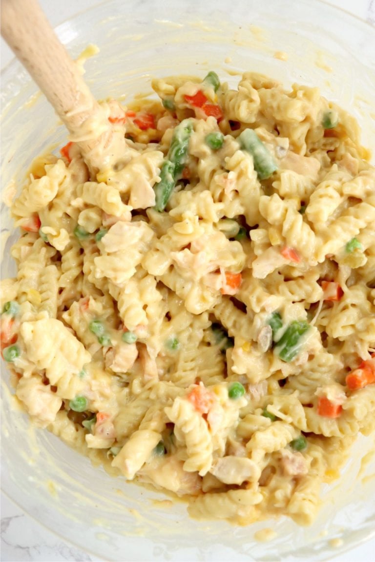 Chicken Pot Pie Pasta - Bitz & Giggles